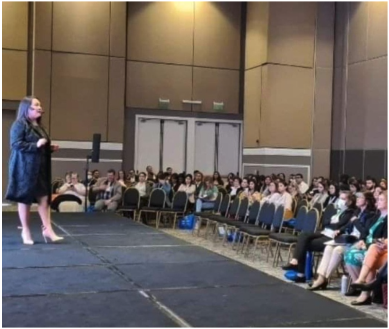 LORENA CABRERA – MÁSTER EN COSMIATRIA – Revista Beauty & Health